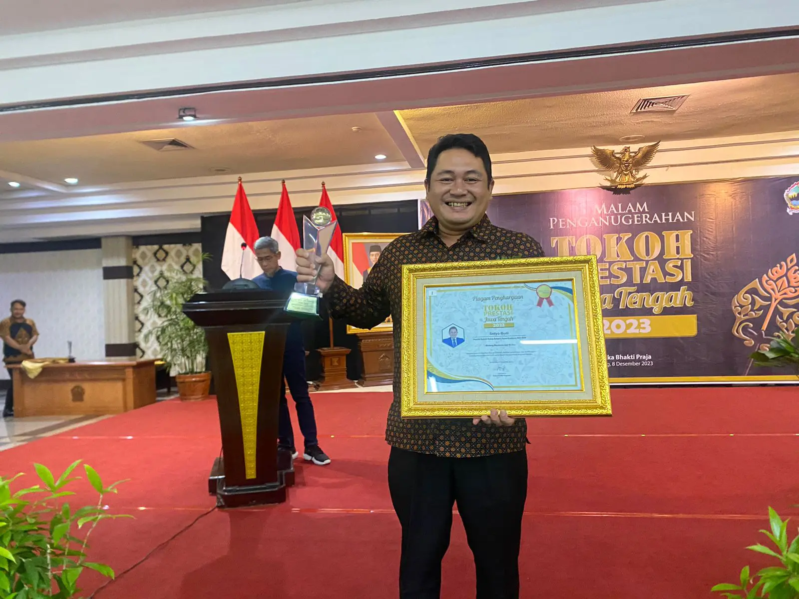 Raih Penghargaan Tokoh Berprestasi 2023 Owner Bebek Dan Ayam Kampung